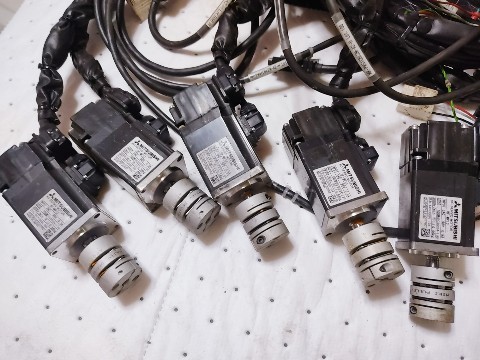 Mitsubishi HF-MP13 Servo Motor HFMP13 三菱 5セット(電材、配電用品)｜売買されたオークション情報 ...