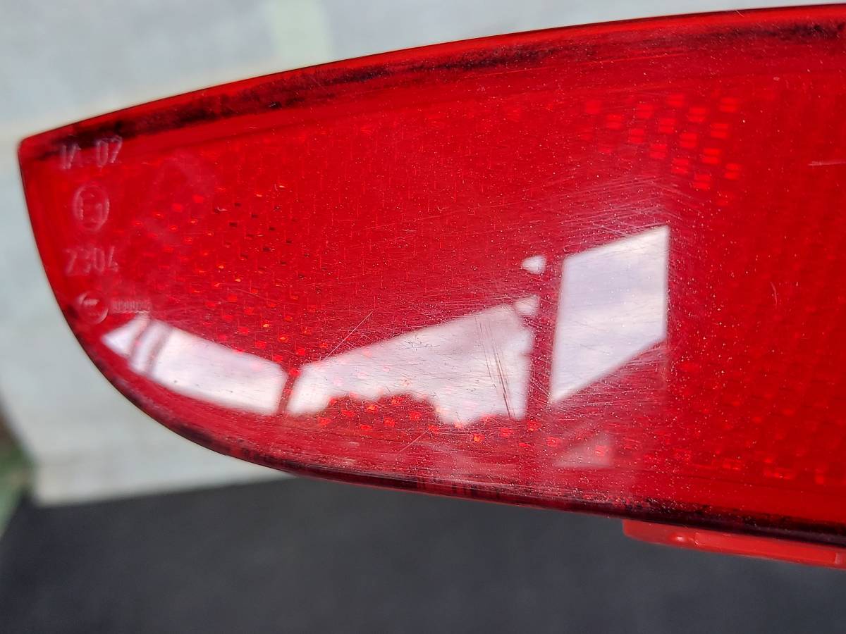 ボルボ V50 MB4204S 2010年 純正 左右 リアバンパーリフレクター/リアリフレクター/反射板 30763345/30763346 ...