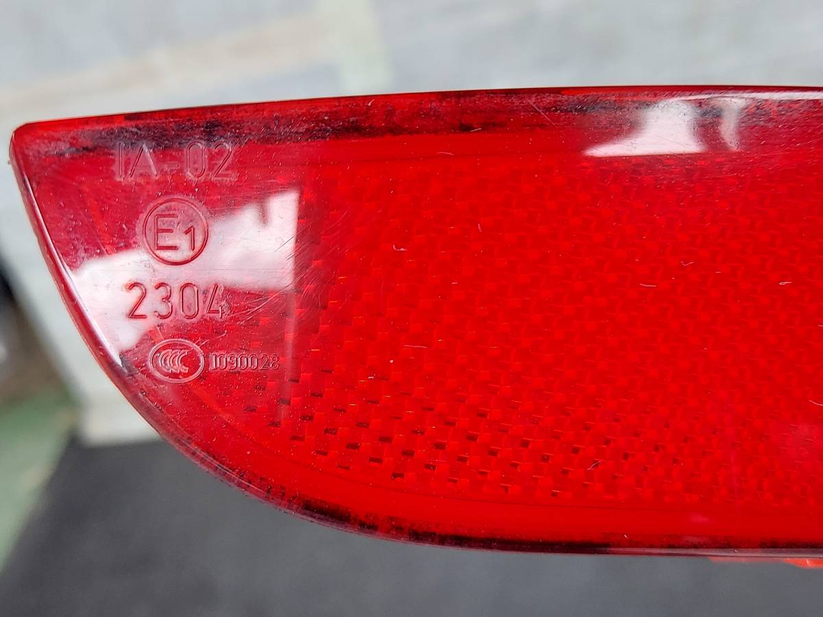 ボルボ V50 MB4204S 2010年 純正 左右 リアバンパーリフレクター/リアリフレクター/反射板 30763345/30763346 ...