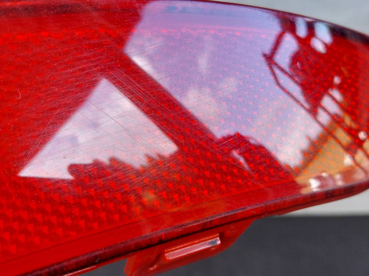 ボルボ V50 MB4204S 2010年 純正 左右 リアバンパーリフレクター/リアリフレクター/反射板 30763345/30763346 ...