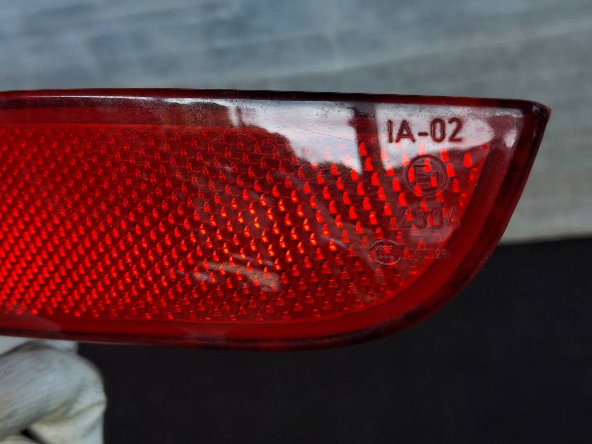 ボルボ V50 MB4204S 2010年 純正 左右 リアバンパーリフレクター/リアリフレクター/反射板 30763345/30763346 ...