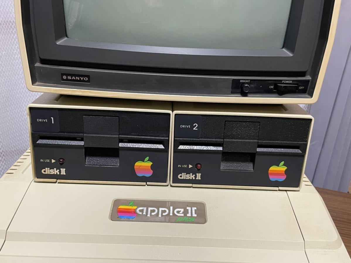 昭和レトロ Apple II plus A2S1016 Disk II A2M0003 2台 SANYO CRT ディスプレイ DDM ...