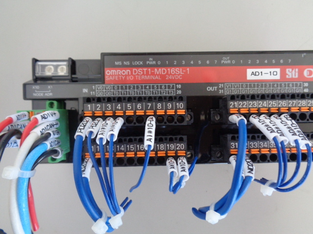 omron オムロン SAFETY I/O TERMINAL セーフティー I/O ターミナル DST1-MD 16SL-1(電材、配電用品 ...