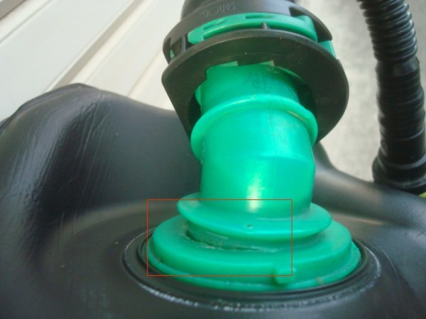 TOYOTA HIACE トヨタ ハイエース QDF-GDH211K 1E7 6型 1GD-FTV 純正 アドブルーポンプ パイプ タンク ...