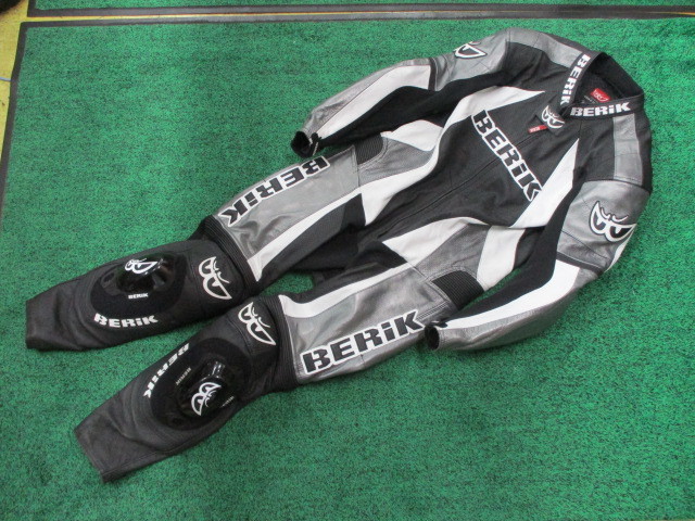 BERIK ベリック レーシングスーツ ブラック/ホワイト/シルバー LWサイズ MFJ公認(Lサイズ)｜売買されたオークション情報、yahooの商品情報をアーカイブ公開 - オークファン ...