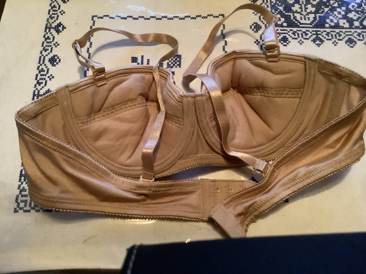 ブラジャー ベージュ色系 シンプル サイズ AA80 ①(80以上)｜売買されたオークション情報、yahooの商品情報をアーカイブ公開 - オークファン（aucfan.com）