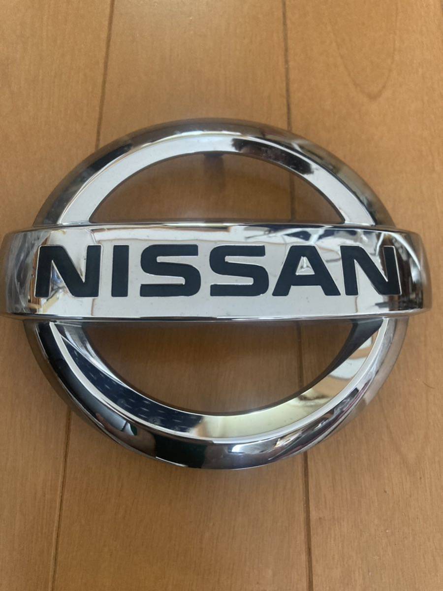 日産 ニッサン NISSAN エンブレム E12ノート フロントグリル 62890-3VA2A(日産、インフィニティ)｜売買されたオークション情報、yahooの商品情報をアーカイブ公開 ...