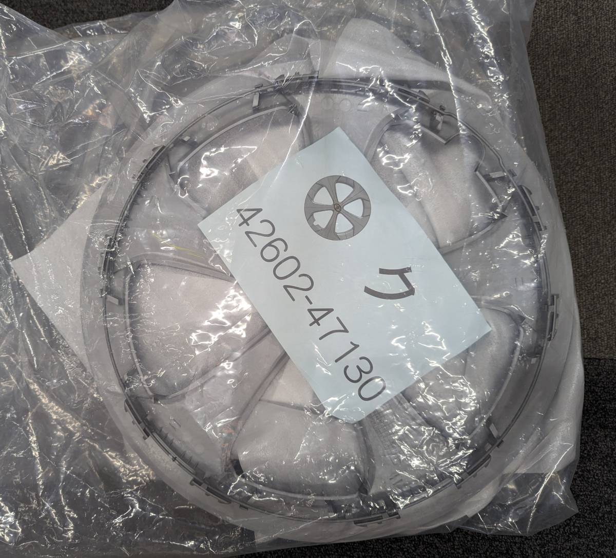 TOYOTA プリウス ホイルキャップ ZVW30 後期 純正 42602-47130 4枚セット(純正品)｜売買されたオークション情報 ...