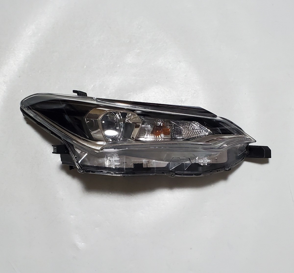トヨタ カローラフィールダー NKE165 純正 後期 WxB ヘッドライト/ヘッドランプ 右 LED ASSY 12-597 2019年車 ...