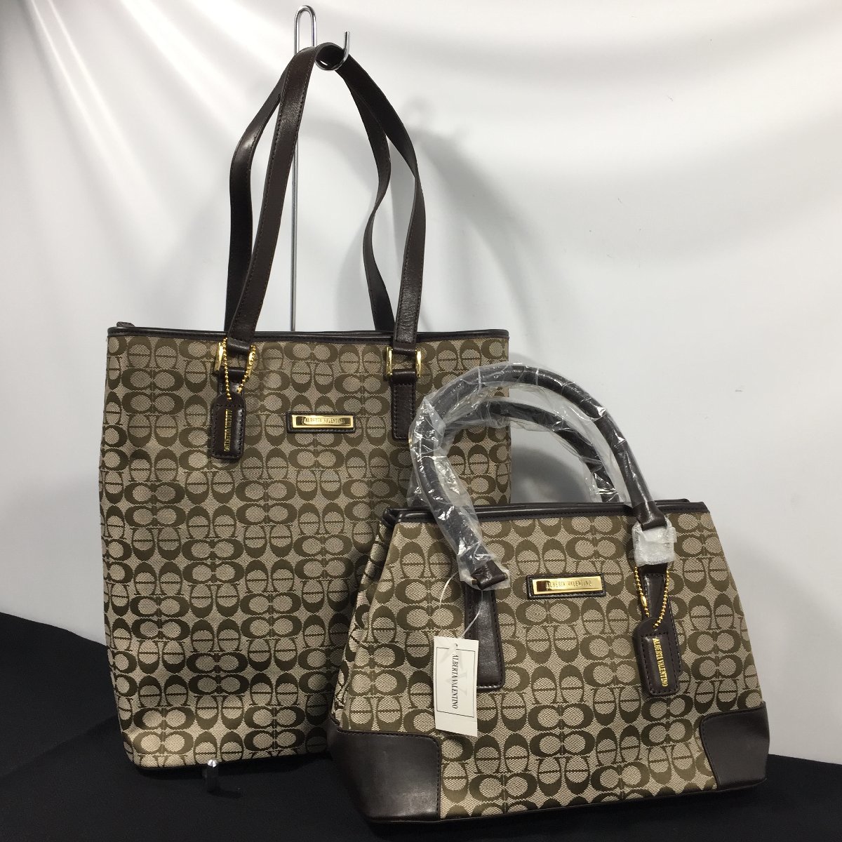 alberta VALENTINOの値段と価格推移は？｜10件の売買データからalberta VALENTINOの価値がわかる。販売や買取価格 ...