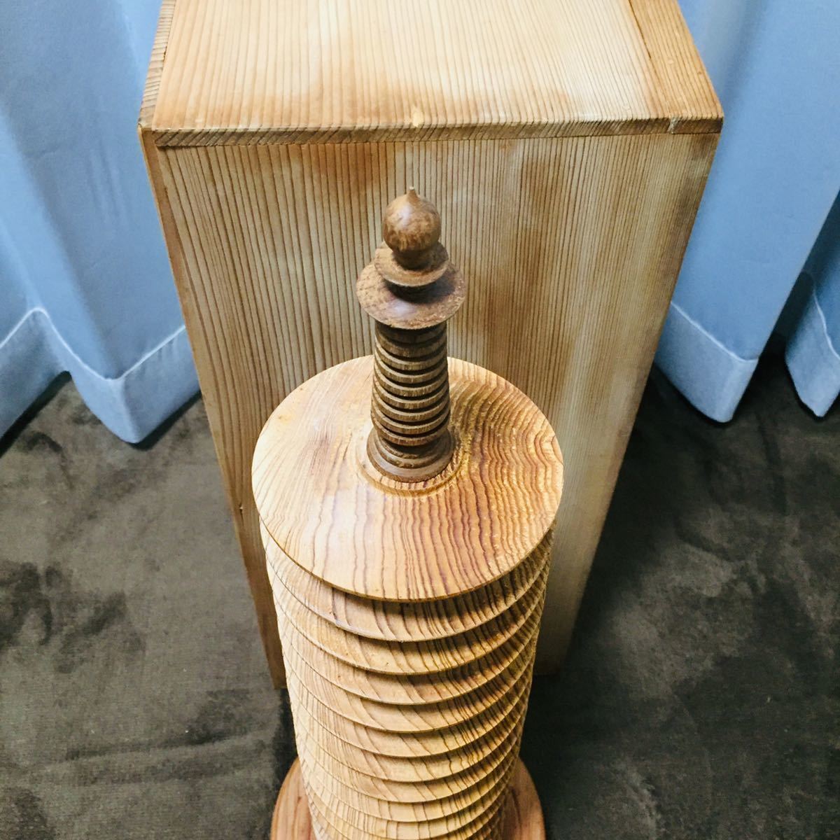 供箱入 春日神代杉 法隆寺 十万塔 十萬節塔 百萬塔 百万塔 高さ57cm 幅9cm 台座17cm 木造 木彫 木製 彫刻 時代物 金堂 古美術 m1270(仏像)｜売買されたオークション情報 ...