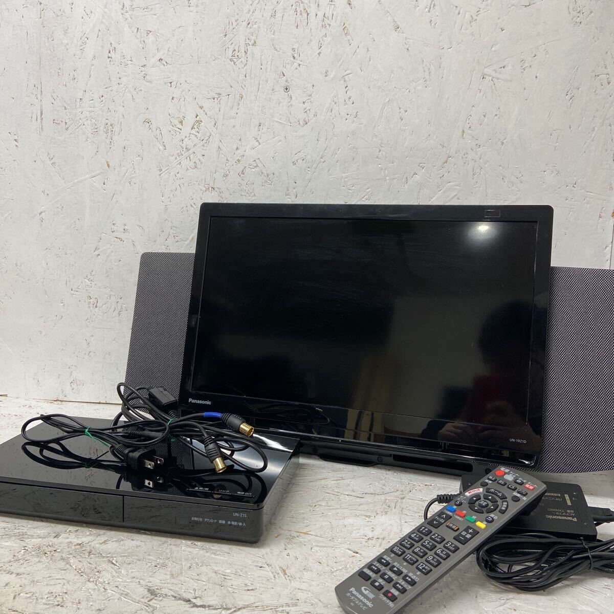 2 パナソニック 19型ワイヤレステレビ ブルーレイプレーヤー UN-19Z1D 液晶テレビ Panasonic(ポータブルテレビ)｜売買されたオークション情報、yahooの商品情報を ...