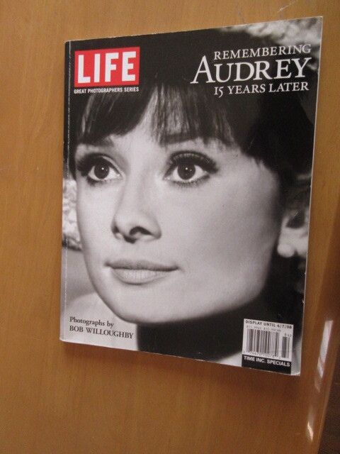 REMEMBERING AUDREY 15YEARS LATER LIFE DISPLAY UNTIL 4/7/08 2008/7/4(俳優ガイド)｜売買されたオークション情報、yahooの ...