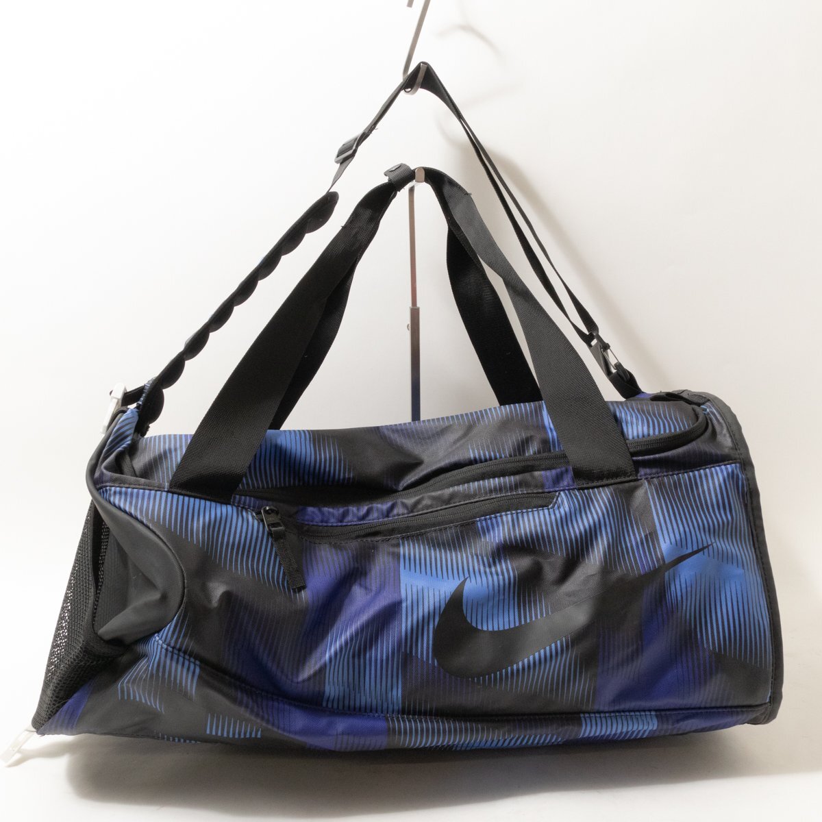 NIKE ナイキ ENGINEERED CARRY SYSTEM ボストンバッグ ブルー 青 ブラック 黒 ナイロン ユニセックス 斜め掛け ...