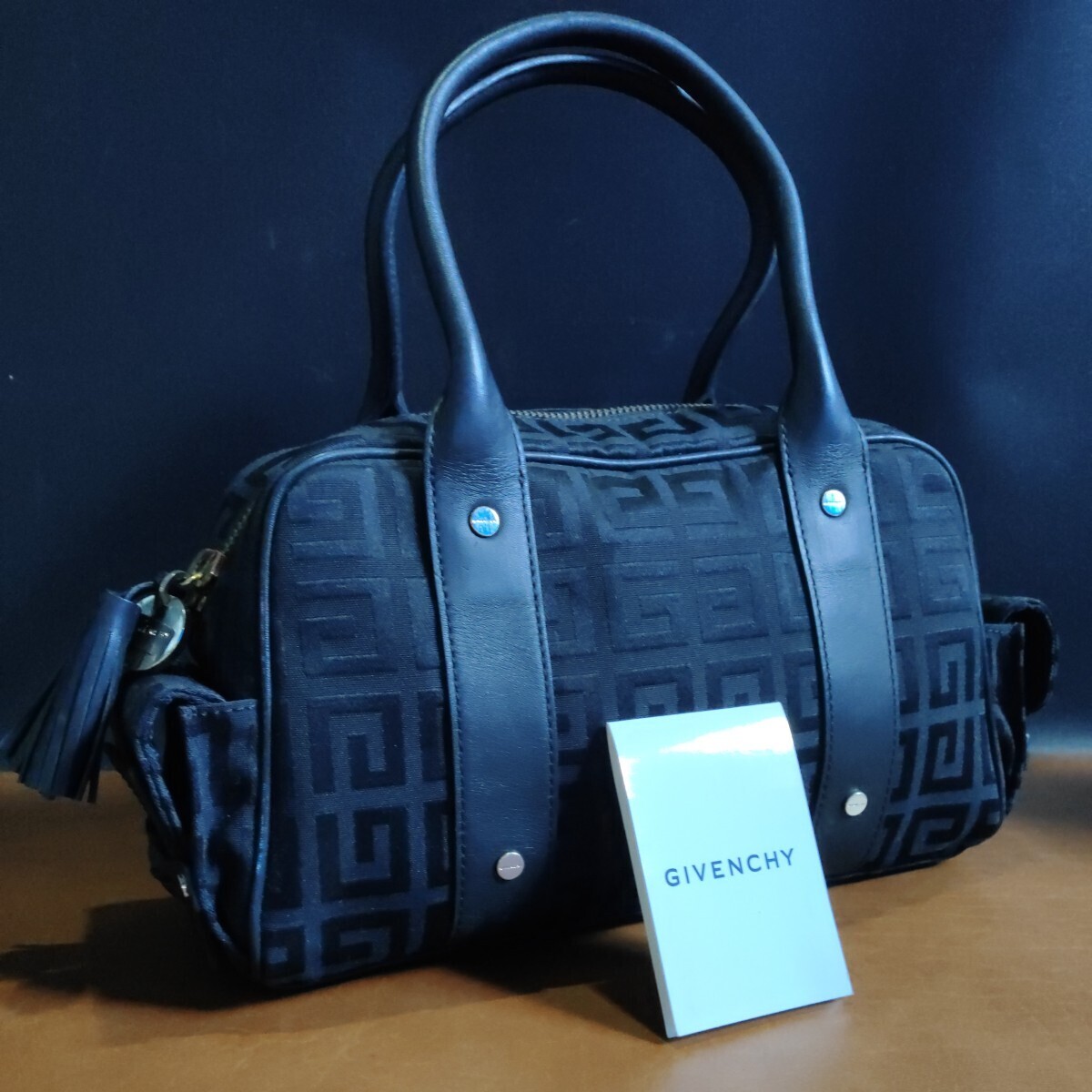 品 GIVENCHY ジバンシー ハンドバッグ ヴィンテージ 4Gロゴ ブラック 管R163-2407(女性用)｜売買されたオークション情報 ...