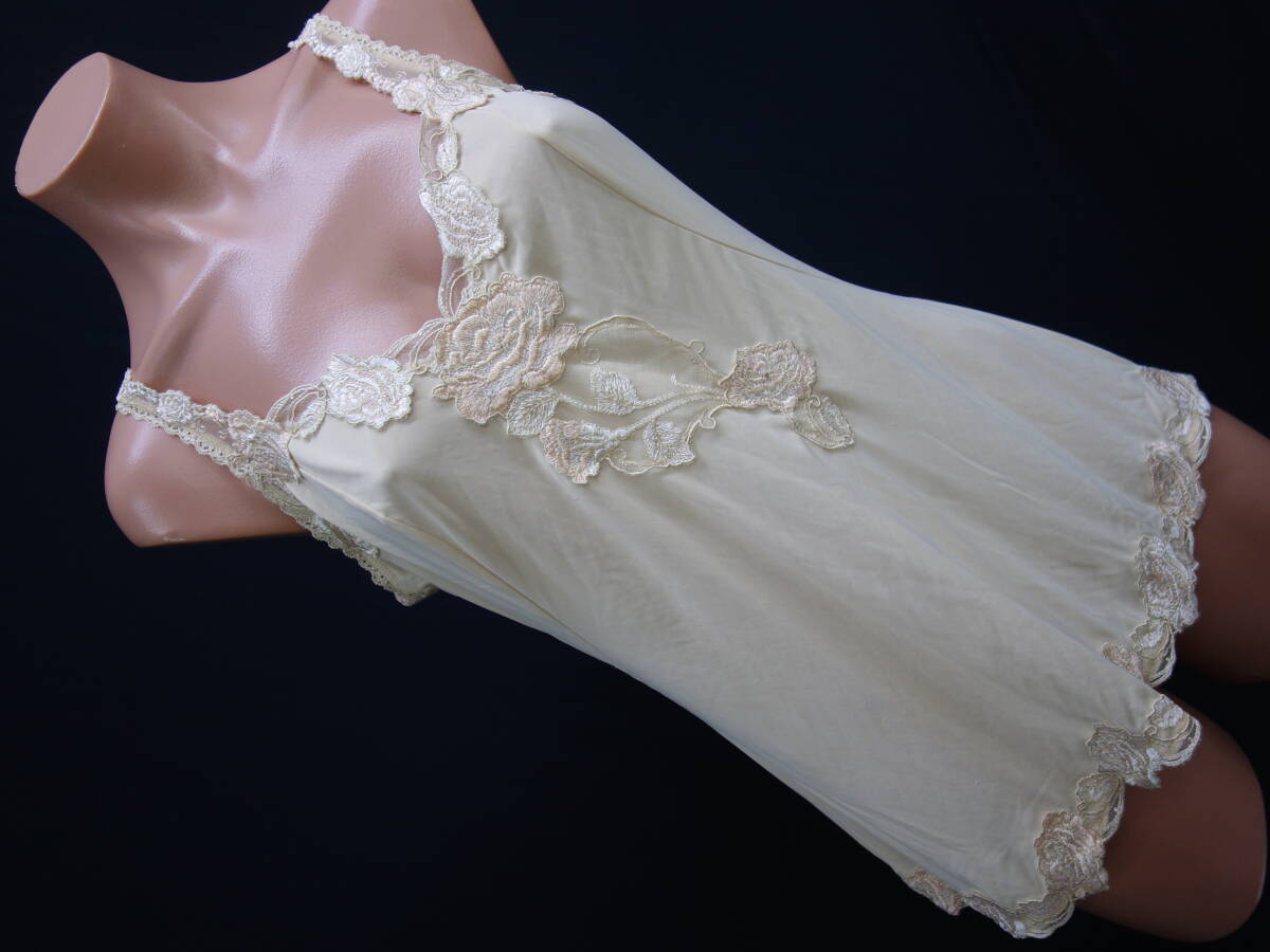 5738 B95 短スリップ Triumph トリンプ PF013 胸周り刺繍レース(Lサイズ)｜売買されたオークション情報、yahooの商品 ...