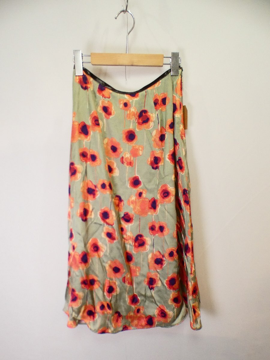 エポカ EPOCA 24年SS5月購入 サテン手書き花柄スカート L's 40 /ブラック/Sランク d4CE(スカート)｜売買されたオークション情報、yahooの商品情報をアーカイブ公開 ...