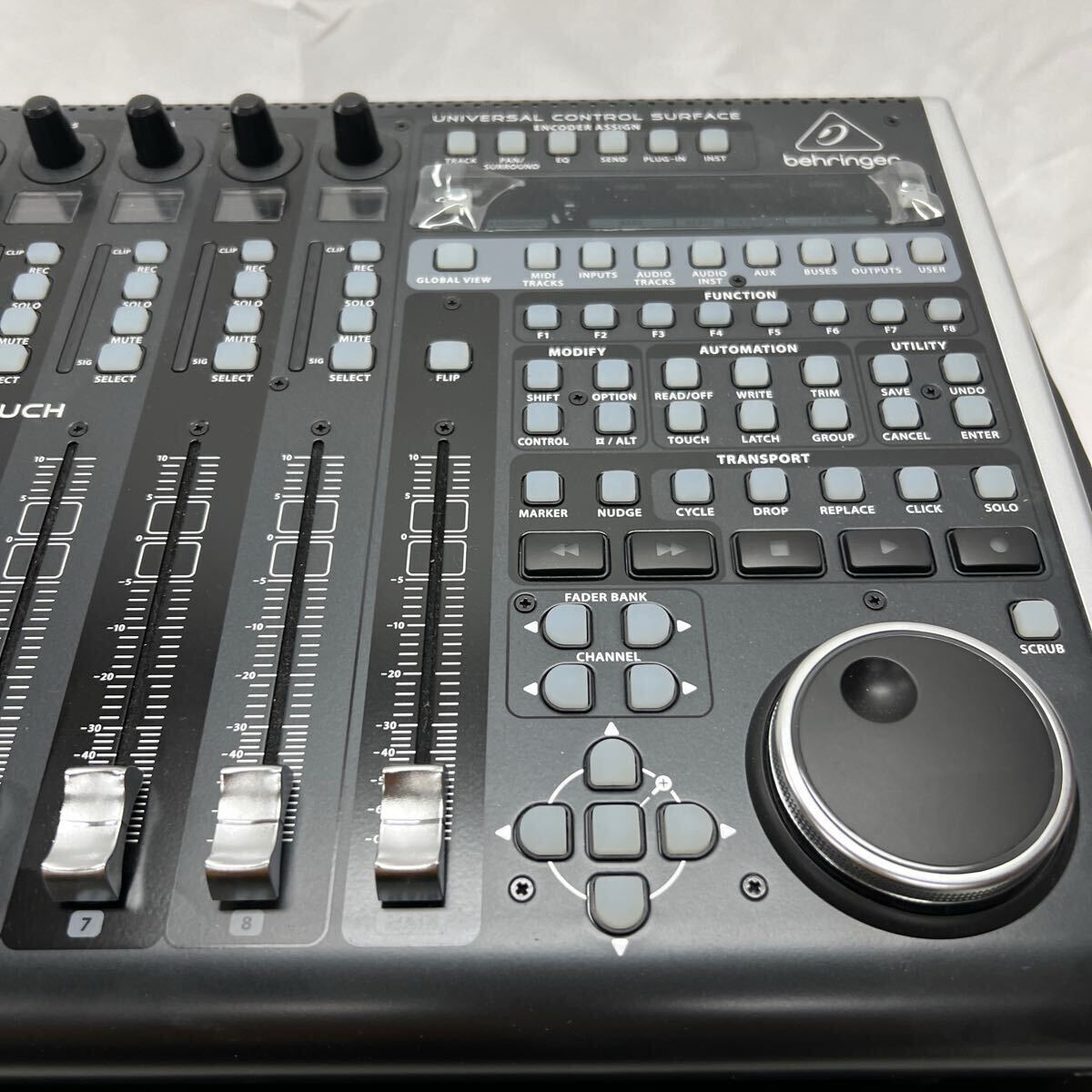 Behringer X-TOUCH Universal Control Surface with 9 Touch-Sensitive Motor Faders ベリンガー コントロール ...