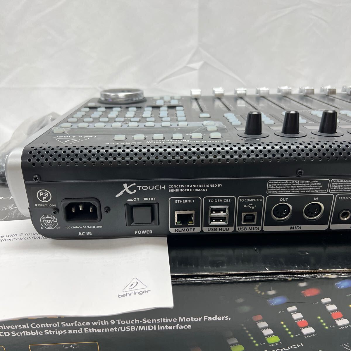 Behringer X-TOUCH Universal Control Surface with 9 Touch-Sensitive Motor Faders ベリンガー コントロール ...