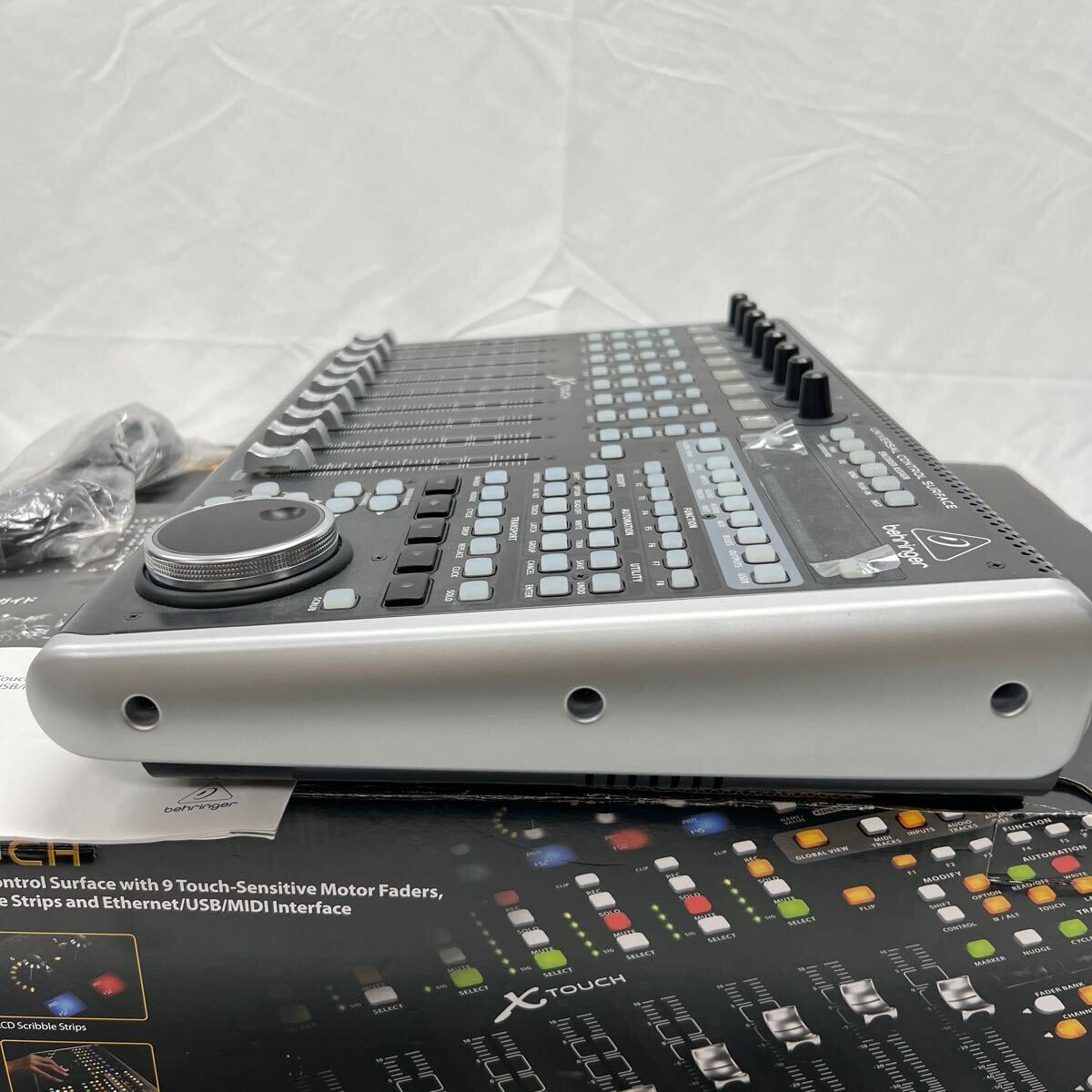 Behringer X-TOUCH Universal Control Surface with 9 Touch-Sensitive Motor Faders ベリンガー コントロール ...