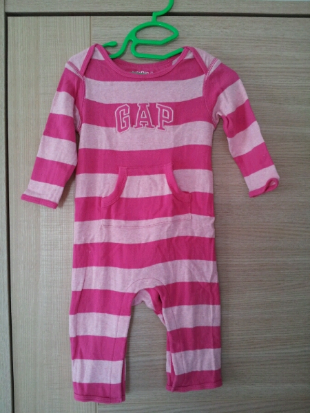 baby GAP ロンパース 女の子(80（75～84cm）)｜売買されたオークション情報、yahooの商品情報をアーカイブ公開 - オークファン（aucfan.com）