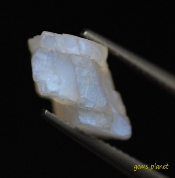 幻想的なペリステリズム ブルームーンストーン原石 8.74ct(ムーンストーン)｜売買されたオークション情報、yahooの商品情報をアーカイブ公開 - オークファン（aucfan.com）