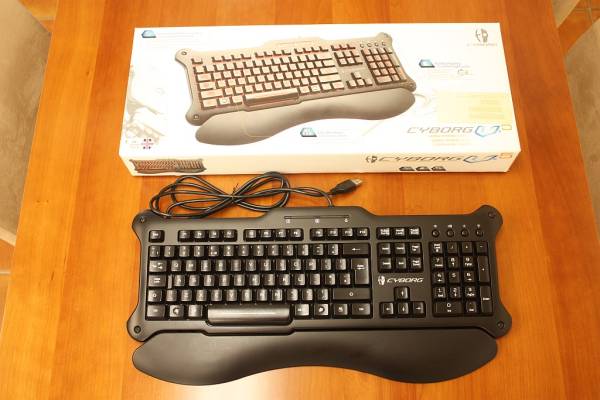 CYBORG V.5 ゲーミングキーボード 英語配列 バックライト付(USBキーボード)｜売買されたオークション情報、yahooの商品情報を ...