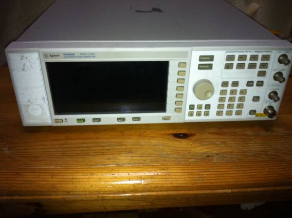 Agilent ESG SERIES SIGNAL GENERATOR E4400B 250 1G(その他)｜売買されたオークション情報 ...