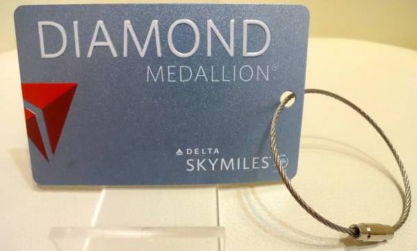 非売品 レア＜DELTA＞DIAMOND MEDALLION デルタ航空 ダイヤモンドメダリオン 会員 ラゲッジタグ アルミ製(デルタ航空 ...