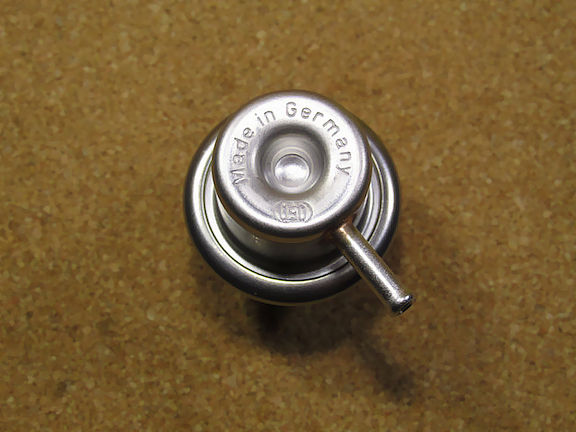 M-Benz純正OEM BOSCH製 フューエルプレッシャーレギュレーター A0000781889 W124 W140 W202 W210 W463 C208 R129 R170等多数 ...