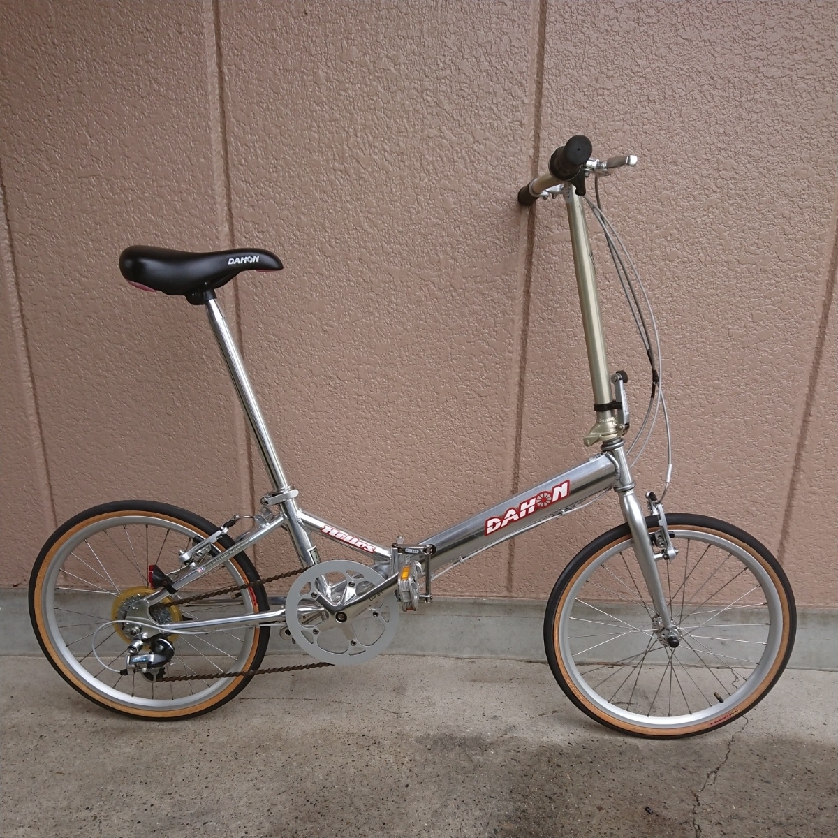 DAHON/ダホン Helios/ヘリオス 折り畳み 自転車 小径車 ミニベロ アルミフレーム シルバー 20インチ 7段変速 通勤 通学 ...