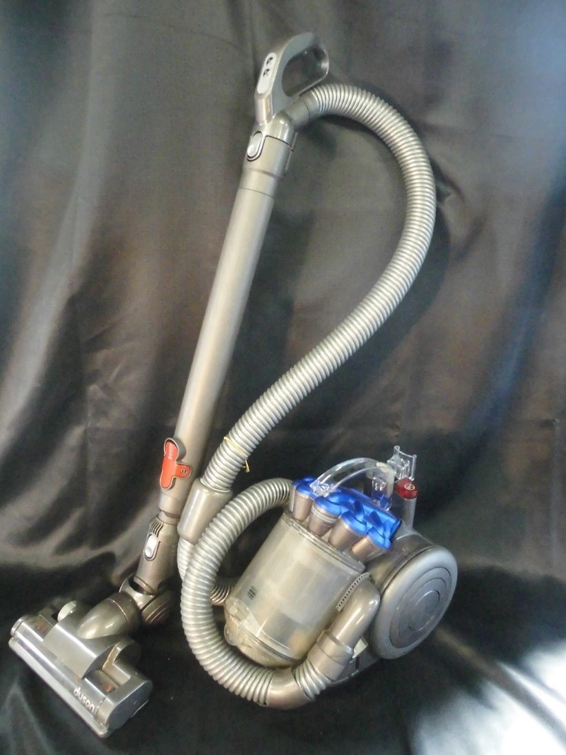 110 dyson DC26 ダイソン サイクロンクリーナー 掃除機 着払い(ダイソン)｜売買されたオークション情報、yahooの商品情報をアーカイブ公開 - オークファン（aucfan.com）