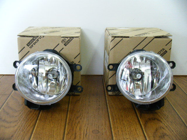 品 ZVW30 プリウス 後期 純正 フォグランプ 左右セット 81220‐47010/81210-47010 KOITO 12-580 ...