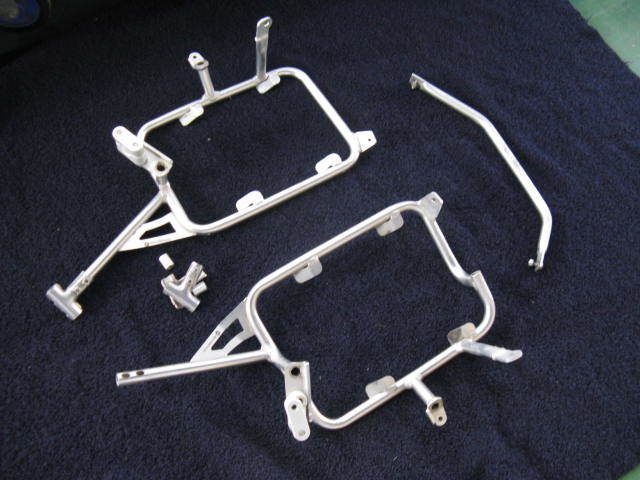 KOJ BMW R1200GS 04空冷 より 純正アルミパニアケース用ホルダー(パニアケース)｜売買されたオークション情報、yahooの商品情報をアーカイブ公開 - オークファン ...