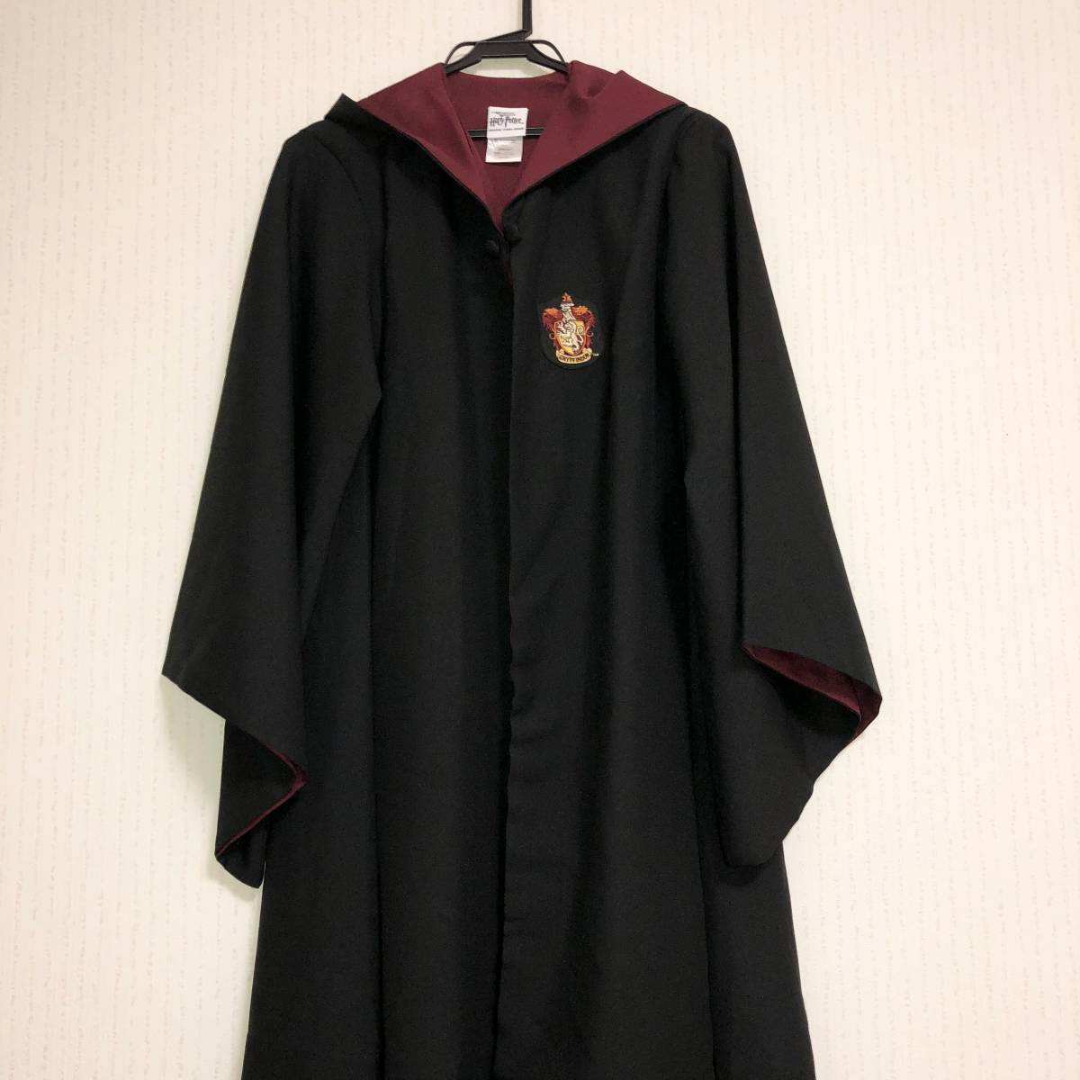 大 USJ 公式 ハリーポッター ローブ グリフィンドール Mサイズ ホグワーツ ユニバ コスプレ 赤 黒 レッド ブラック(小道具、衣装)｜売買されたオークション情報、yahooの商品情報を ...