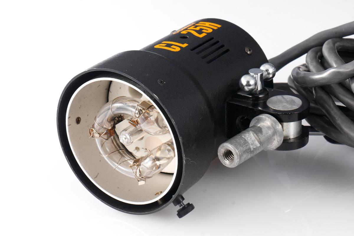 ② コメット COMET CL 25H 業務用大型ストロボ 品(フラッシュ)｜売買されたオークション情報、yahooの商品情報をアーカイブ公開 ...