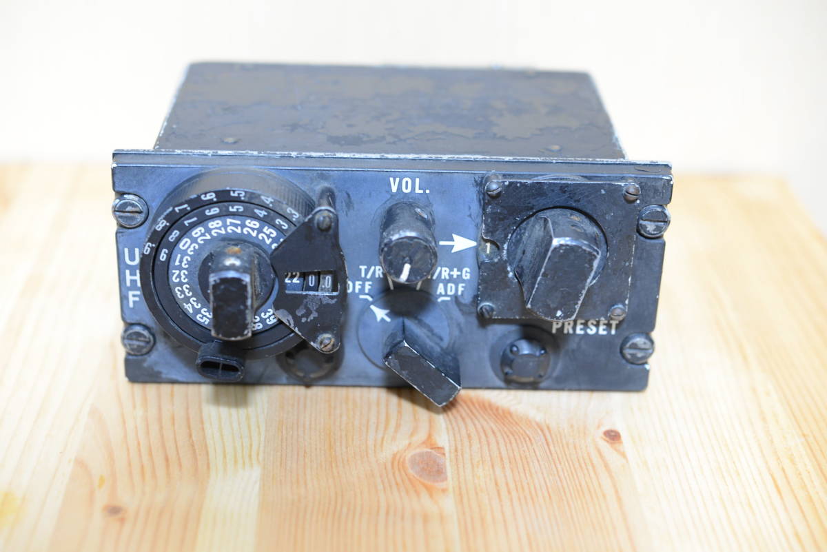 米軍 航空機搭載 軍用無線機 ジャンク UHF無線機 ARC-27コントローラー部分 C-1904/ARC-27(受信機)｜売買された ...