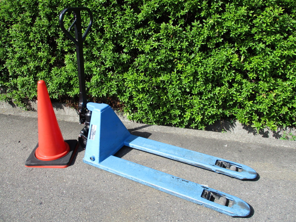 洋飯e726 モノタロウ 薄型低床タイプ ハンドパレット HP-2000-LOW 荷重2000kg 運搬台車 最低位 約5cm 最高位 約16cm(台車)｜売買されたオークション情報 ...