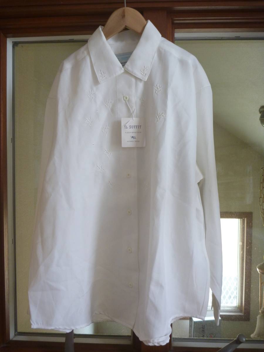 IL SUFFIT イルサフィ 胸元刺繍のブラウス(Mサイズ)｜売買されたオークション情報、yahooの商品情報をアーカイブ公開 ...