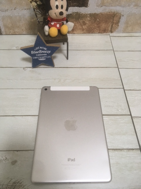 【中古】 iPad mini4 64GB Cellular au シルバー ブラックパネル タッチボタンホワイト｜iPad本体