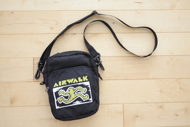WEGO AIR WALK エアーウォーク 黒 斜め掛け バック カバン ポシェット 軽量 コンパクト ショルダー 男女兼用ナイロン ...