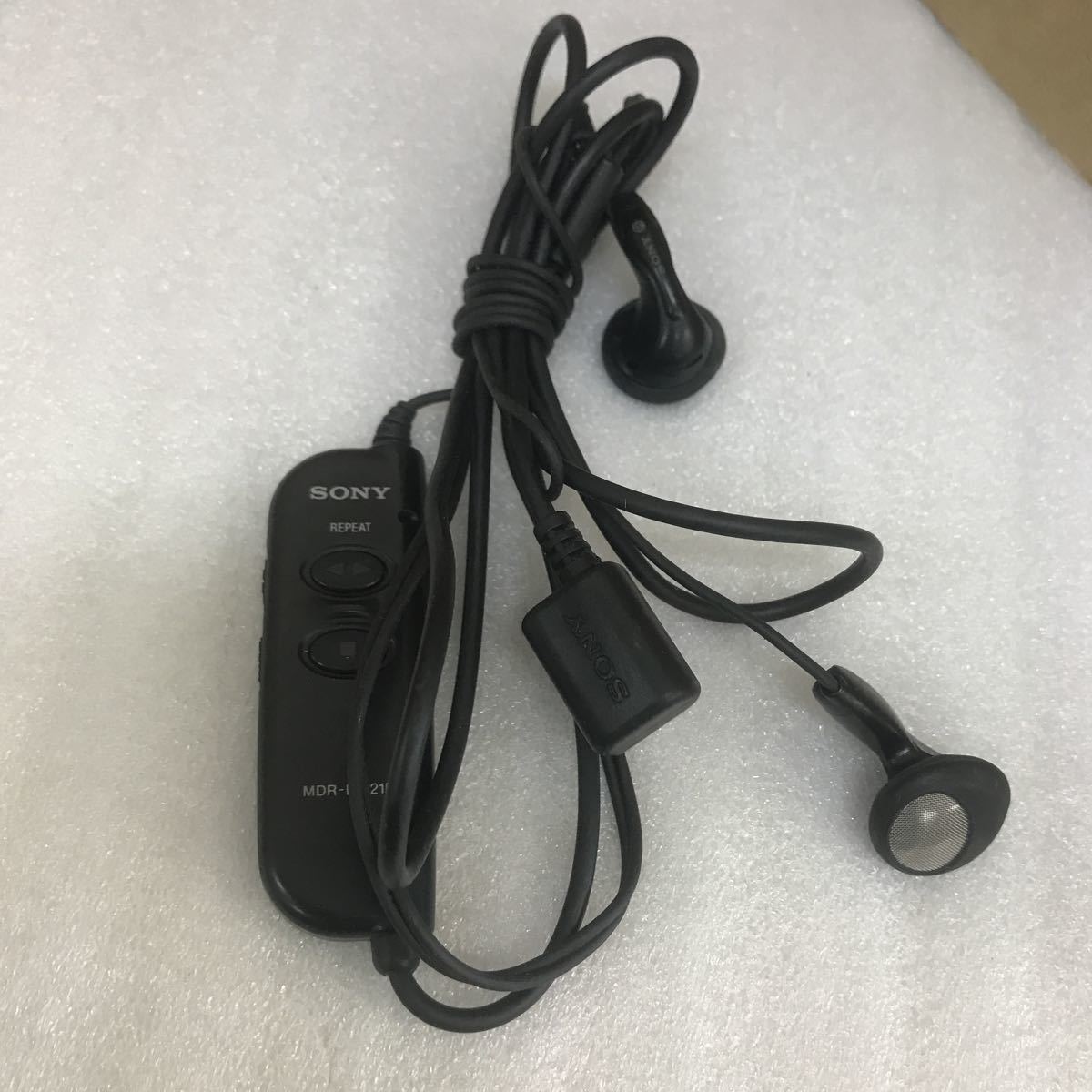 X792/SONY カセットウォークマン用リモコン MDR-EW21E ソニー イヤホンリモコン イヤホン MDR-E741 動作未確認(再生 ...