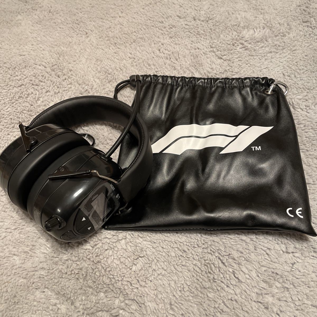 F1公式 観戦用ラジオ付きヘッドフォン Bluetooth Race Radio Headphone(F1)｜売買されたオークション情報 ...