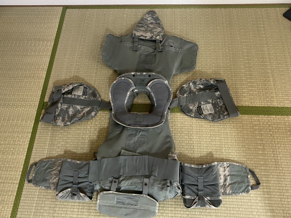 ミリタリー 激レア 放出品 実物 POINT BLANK プレートキャリア IOTV Lサイズ ポイントブランク 実物防弾プレート 防弾チョッキ ACU(戦闘服)｜売買されたオークション情報 ...