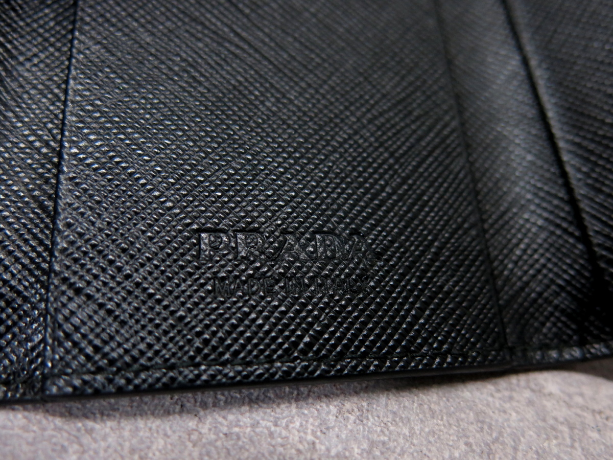 超 PRADA プラダ 2PG222 2019年購入 近年モデル サフィアーノ カーフ レザー 本革 6連 キーケース 黒 イタリア製 Js26419(服飾小物)｜売買されたオークション情報 ...