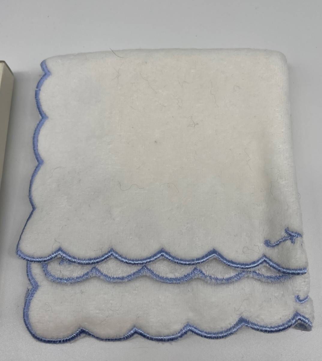 LAURA ASHLEY ローラアシュレイ WEDGWOOD ハンカチ(女性用)｜売買されたオークション情報、yahooの商品情報をアーカイブ ...