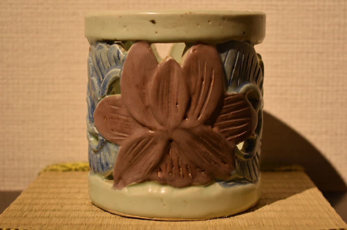 GE E167 李朝 高麗コレクター放出品 時代 李朝草花透筆筒 /朝鮮古陶磁 中国古玩 朝鮮美術 骨董品 時代品 美術品(李朝)｜売買されたオークション情報、yahooの商品情報をアーカイブ ...