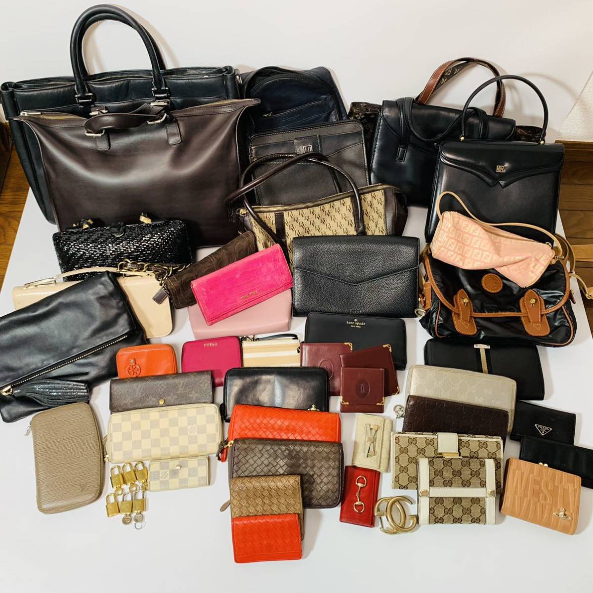 1円 ブランド まとめ LOUIS VUITTON GUCCI PRADA BOTTEGA VENETA GIVENCHY DIOR COACH LOEWE その他 大量 パドロック ジャンク ...