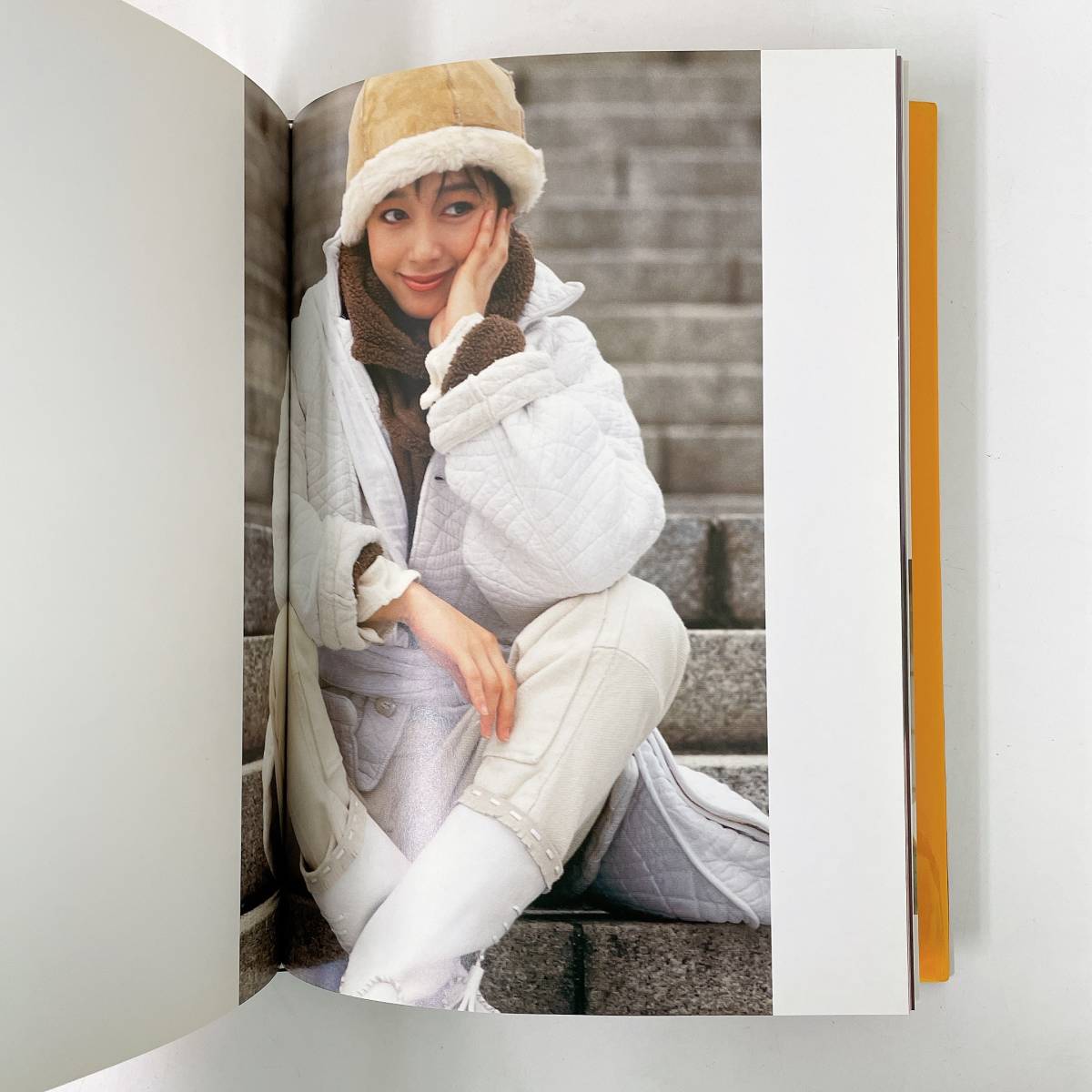 夏目雅子 写真集 HIMAWARI 昭和の可愛い女優 /女性タレント /カネボウ化粧品 キャンペーンガール /A49-491(な行)｜売買されたオークション情報、yahooの商品情報を ...