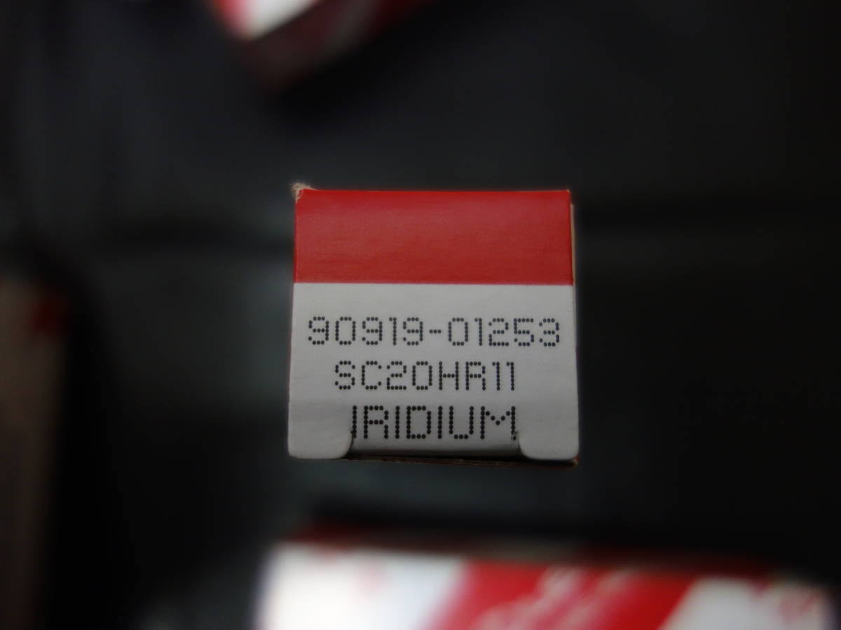 箱に凹み トヨタ純正 イリジウムプラグ 4本 90919-01253 SC20HR-11 ZVW30 プリウス /レクサス /カローラ等に ...